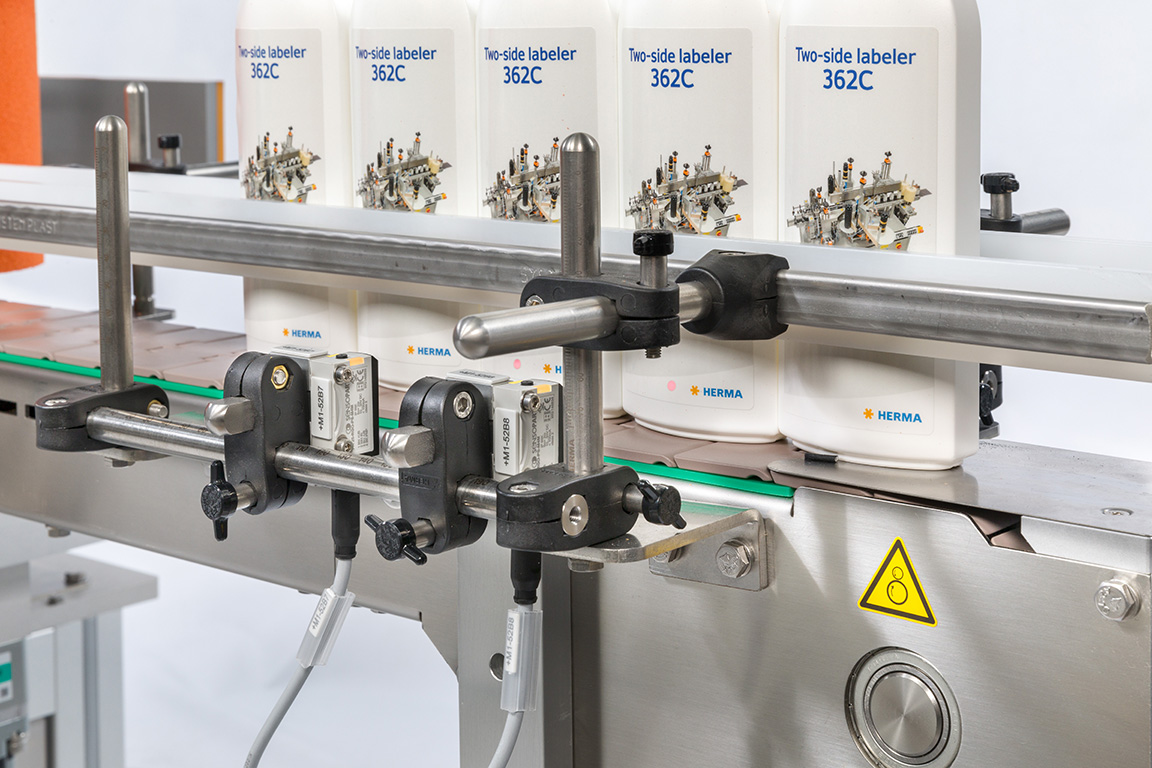 Two-side labeler HERMA 362C: flexible, quick & easy to retool